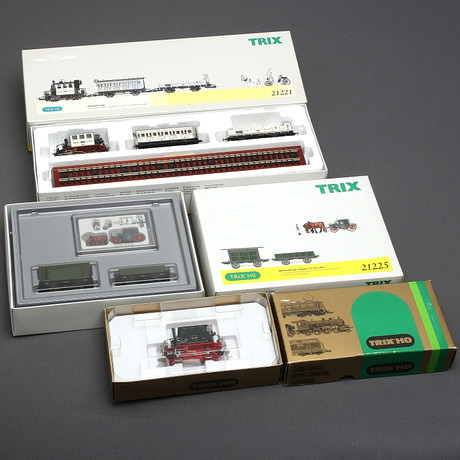 TRIX 21221, 21225 and 22401, two "Glaskasten" steam locomotives and two ...
