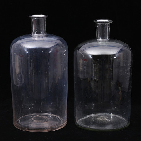 FLASKOR, 2 st, glas, 1800- och 1900-tal. Glas - Övrigt - Auctionet