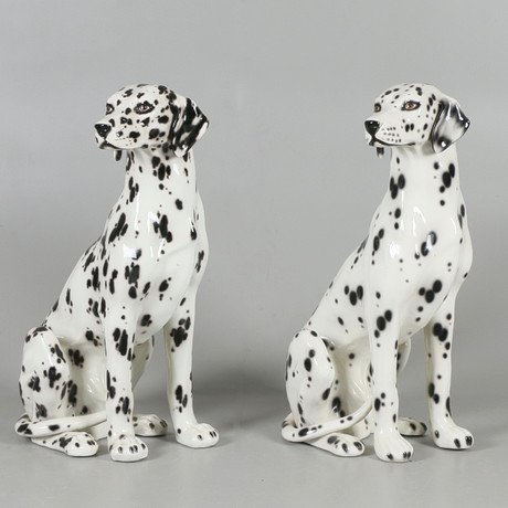 SKULPTURER, ett par, golvmodell, hundar, dalmatiner, 1900-tal. Keramik ...