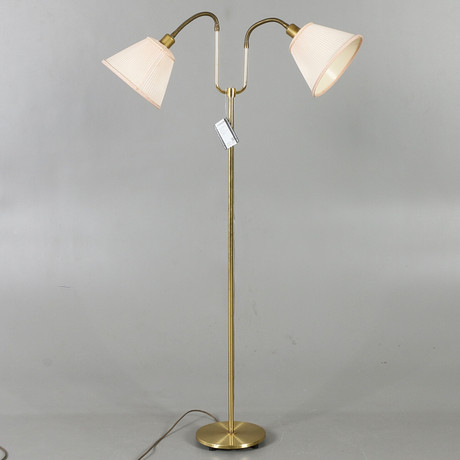 STEHLEUCHTE, mit zwei leichten Armen, Armaturhandverk, 1900er ...