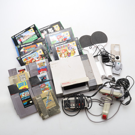 NINTENDO , 8-bit, samt spel till Nintendo 8/64. Leksaker - Auctionet