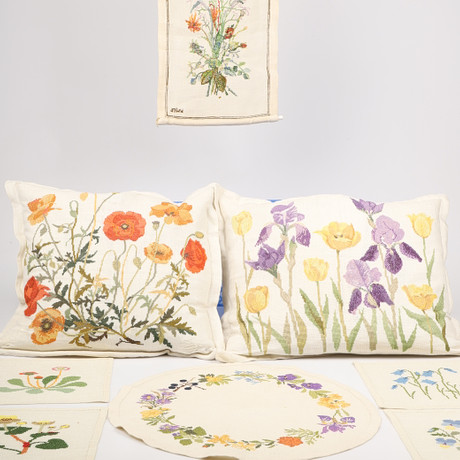 KUDDAR SAMT DUKAR, 8 delar, broderade, Clara Weaver. Mattor & Textil ...