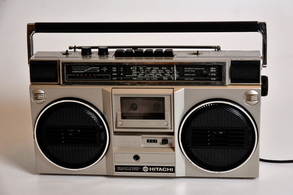 RADIO Hitachi, kasettdäck. Övrigt - Modern Teknik & Elektronik - Auctionet