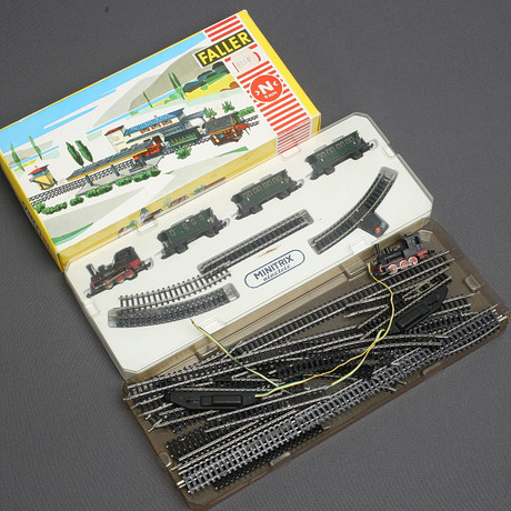 MINITRIX train set with 2 steam locomotives, 3 carriages, rails and ...