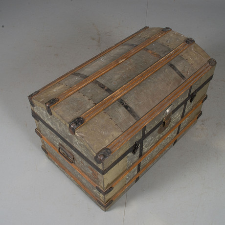 KOFFERT, s.k. amerikakoffert. Möbler - Övrigt - Auctionet