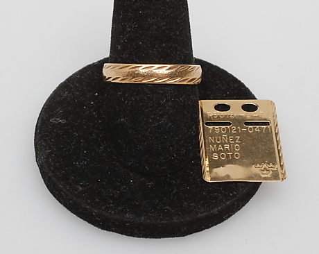 RING samt ID-BRICKA, 18k guld, vikt ca 4 gr. Smycken & Ädelstenar ...