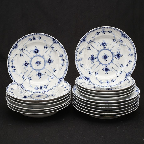 MATSERVIS, 18 delar, porslin, "Musselmalet", Royal Copenhagen, Danmark ...