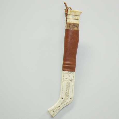 ERIK TOULJA. Sami knife, Jokkmokk, horn and leather, signed. Weapons ...