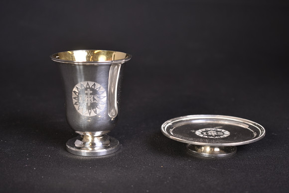 CHAPEL, WAFER DISH silver marked IHS ( IESUS HOMINUM SALVATOR ) 96 g ...