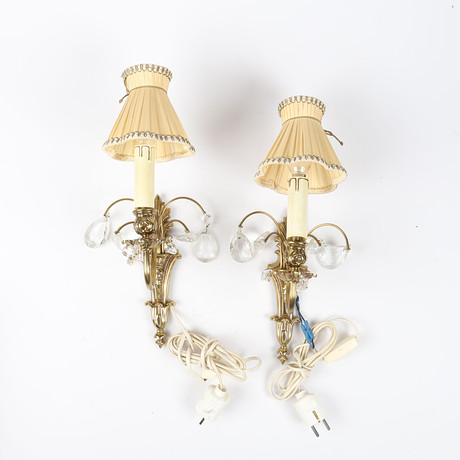 VÄGGLAMPETTER, 1 par, mässing/prismor, 1900-talets andra hälft ...