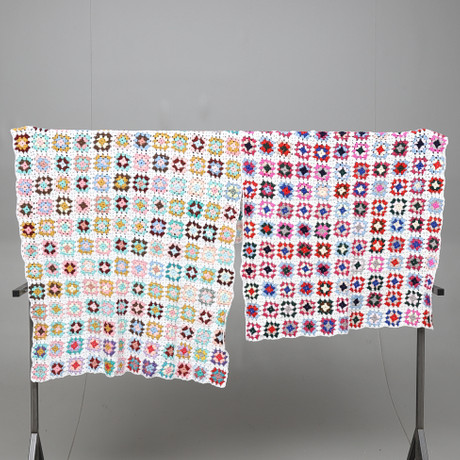 TÆPPER/TÆPPER, 2 stk, såkaldte mormor-firkanter. Cirka 130 x 100 og 170 ...