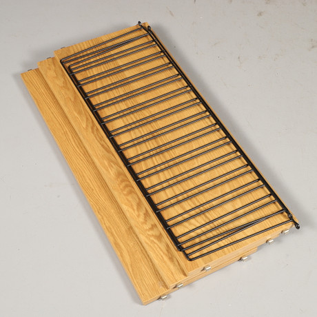 STRINGHYLLA, ek, modern tillverkning. Möbler - Skåp & Hyllor - Auctionet