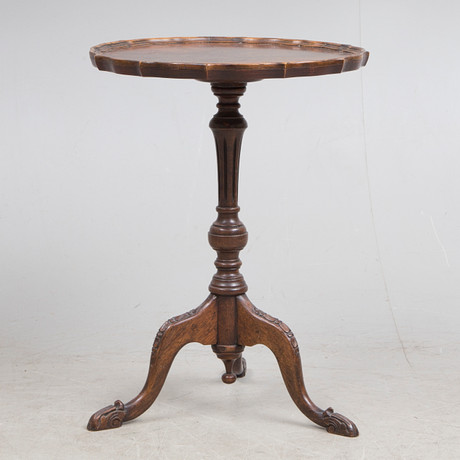 TABLE, 1900s. Furniture - Tables - Auctionet