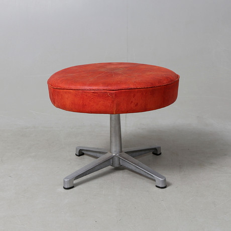 PALL, skinn/metall, 1960/70-tal. Möbler - Fåtöljer & Stolar - Auctionet