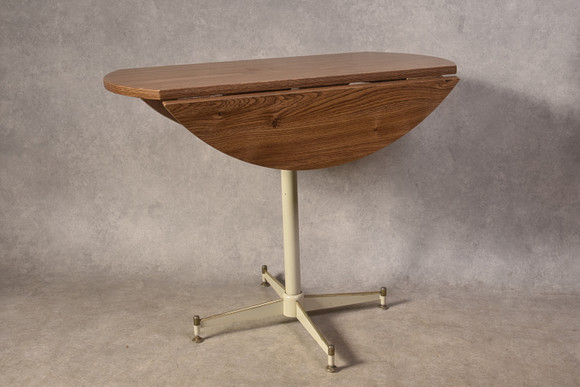 TABLE WITH FLAPS. Furniture - Tables - Auctionet