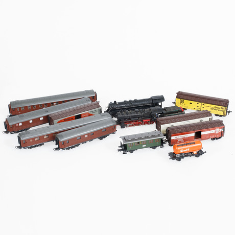 2 LOCOMOTIVES AND 8 WAGONS, Fleischmann, Roco and Lima. Toys - Auctionet