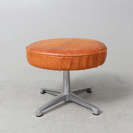 PALL, skinn/metall, 1960/70-tal. Möbler - Fåtöljer & Stolar - Auctionet