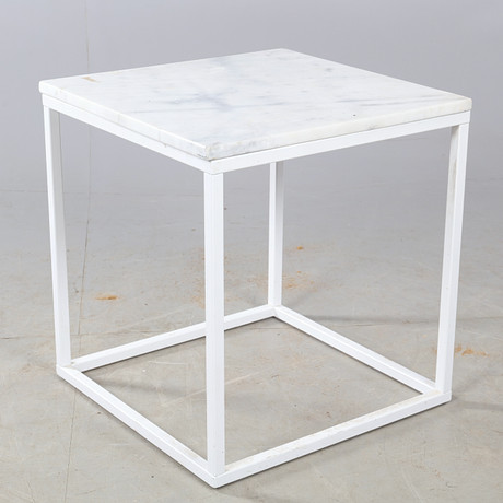 BORD, Marmor med metallunderede. Möbler - Bord - Auctionet