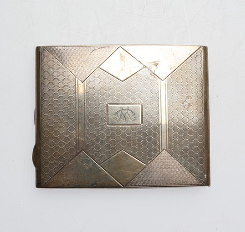 CIGARETTETUI, silver, 1900-tal. Silver & Metall - Silver - Auctionet