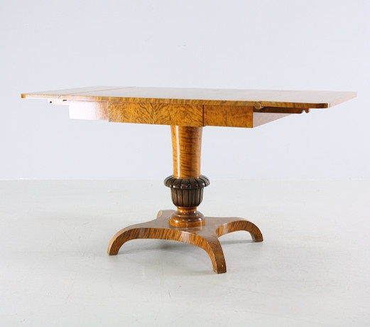FLOOR TABLE, column table, Karl Johan-style. Furniture - Tables - Auctionet