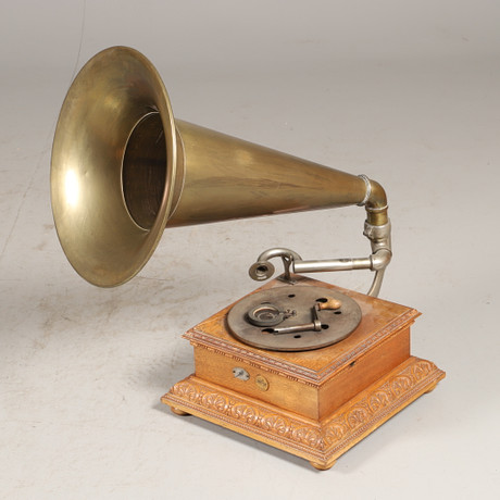 FUNNEL GRAMOPHONE, oak/brass, Mammut. Miscellaneous - Musical ...