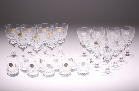 GLASSWARE PARTS, 26 pieces, France. Glass - Tableware - Auctionet