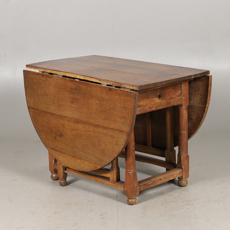 BOARDING TABLE WITH BOX, 18th century. Furniture - Tables - Auctionet