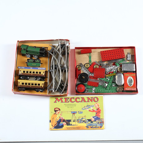 MECCANO, 2 lådor, plåt, England, 1900-tal. Leksaker - Auctionet