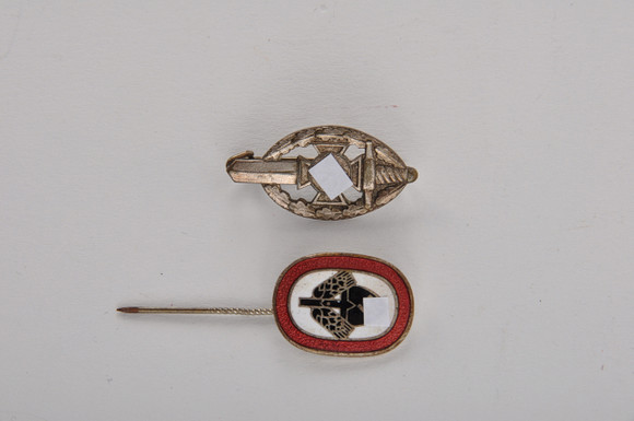 Reich Labor Service (RAD) for men, pin and membership badge for ...