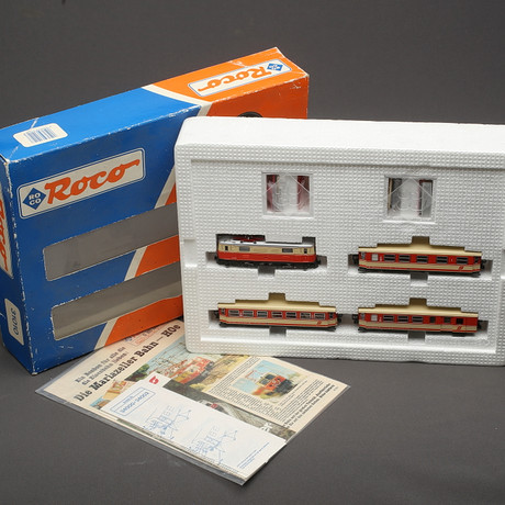 ROCO train set 31010. Locomotive and 3 wagons, narrow gauge H0e ...