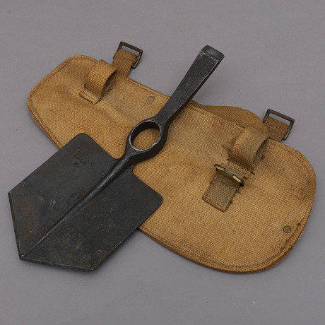 FIELD SPADE AND PICK, in case, Brades, England, 1944. Miscellaneous ...