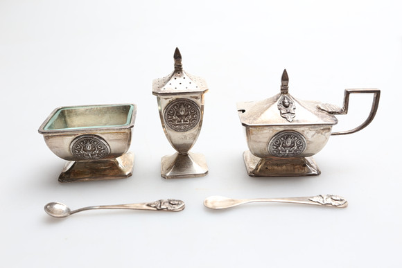 SALT STREWER, sterling silver/glass, 1900s. Silver & Metals - Silver ...