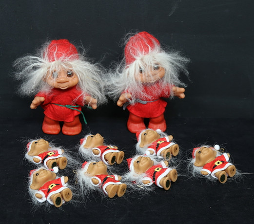 TROLL, 9 st, Dam och Russ, 1900-talets andra hälft. Leksaker - Auctionet