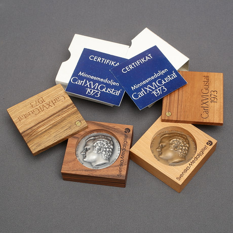 MINNESMEDALJER 2 st, Carl XVI Gustaf 1973, silver samt brons. Mynt ...