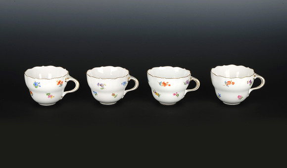 PORZELLANMANUFAKTUR MEISSEN. Spridda blommor. 4 kaffekoppar Tyskland ...