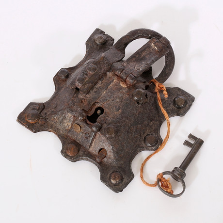LOCK WITH KEY, iron, 17th/18th century. Folk art - Other - Auctionet