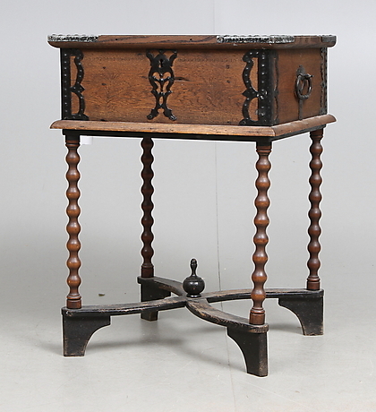 BOX on LEGS, oak, 19th century. Furniture - Other - Auctionet