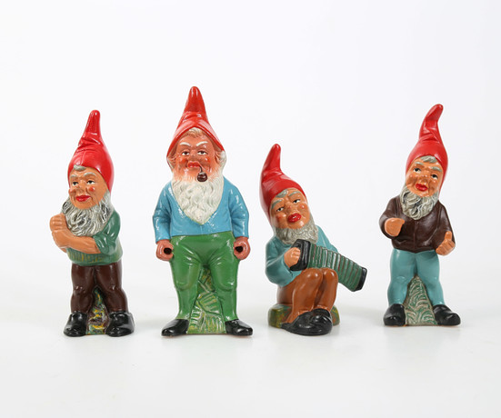 TOMTAR, terracotta, 4 stycken, varav 3 märkta Heissner, 1900-talets ...