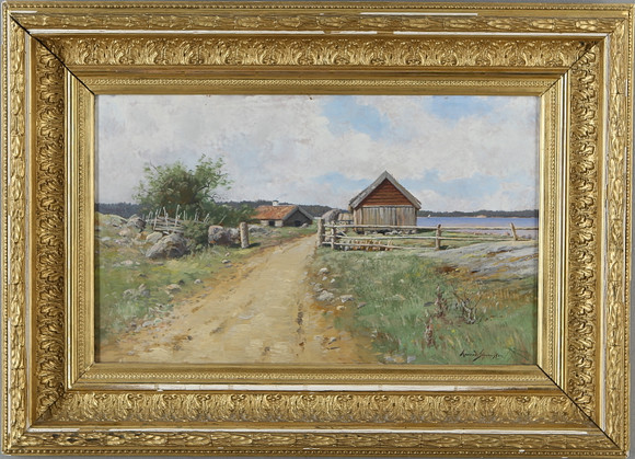 KONRAD SIMONSSON. Gård vid insjö, olja på pannå, signerad. Konst ...