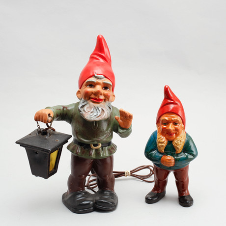 TOMTAR, 2 st, lergods, Griebel och möjligen Heissner, 1900-tal. Keramik ...