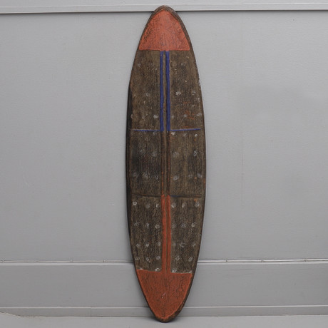 SHIELD, Mongo/Saka, DRC, woodcut and painted. Tribal art - Auctionet