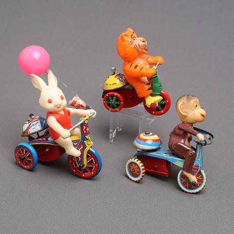 TOYS 3 parts, clockwork, including Japan and MTU Korea. Toys - Auctionet