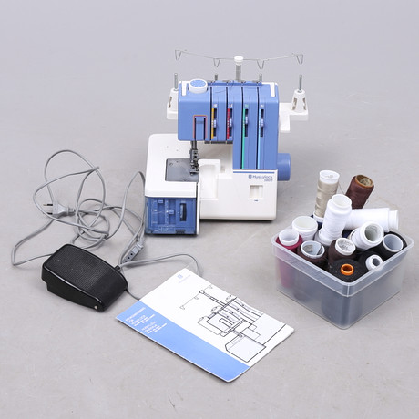 OVERLOCK MACHINE with accessories, Husqvarna Huskylock 580 D ...