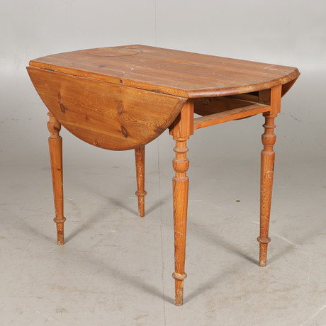 TABLE WITH FLAPS, pine, first half of the 20th century. Furniture ...