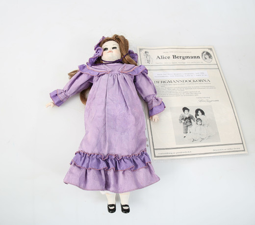 DOCKA, porslin, Nr 30, Alice Bergmann, 1980-tal. Leksaker - Auctionet