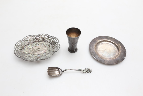 SILVER OBJECTS, 4 pcs, 1900s. Silver & Metals - Silver - Auctionet