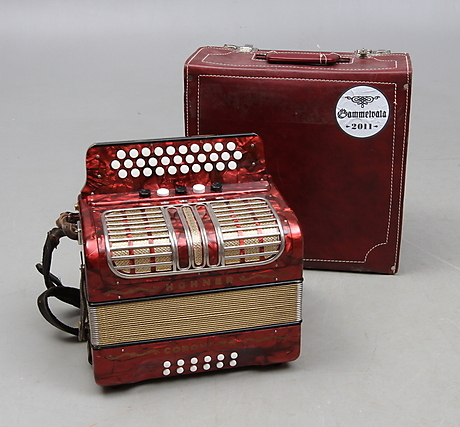 ACCORDING, Hohner Corona III R. Collectables - Musical instruments ...