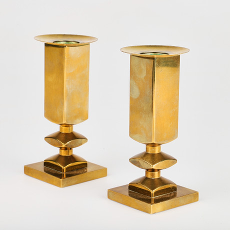 LJUSSTAKAR, 1 par, Lars Åkesson, Vallonmässing, 1985, signerade och ...