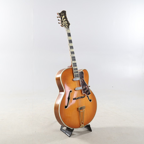 GITARR,Levin "Deluxe",1950-tal. Samlarföremål - Musikinstrument - Auctionet