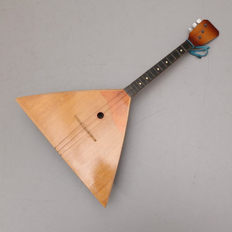 BALALAJKA, 20th century. Miscellaneous - Musical instruments - Auctionet